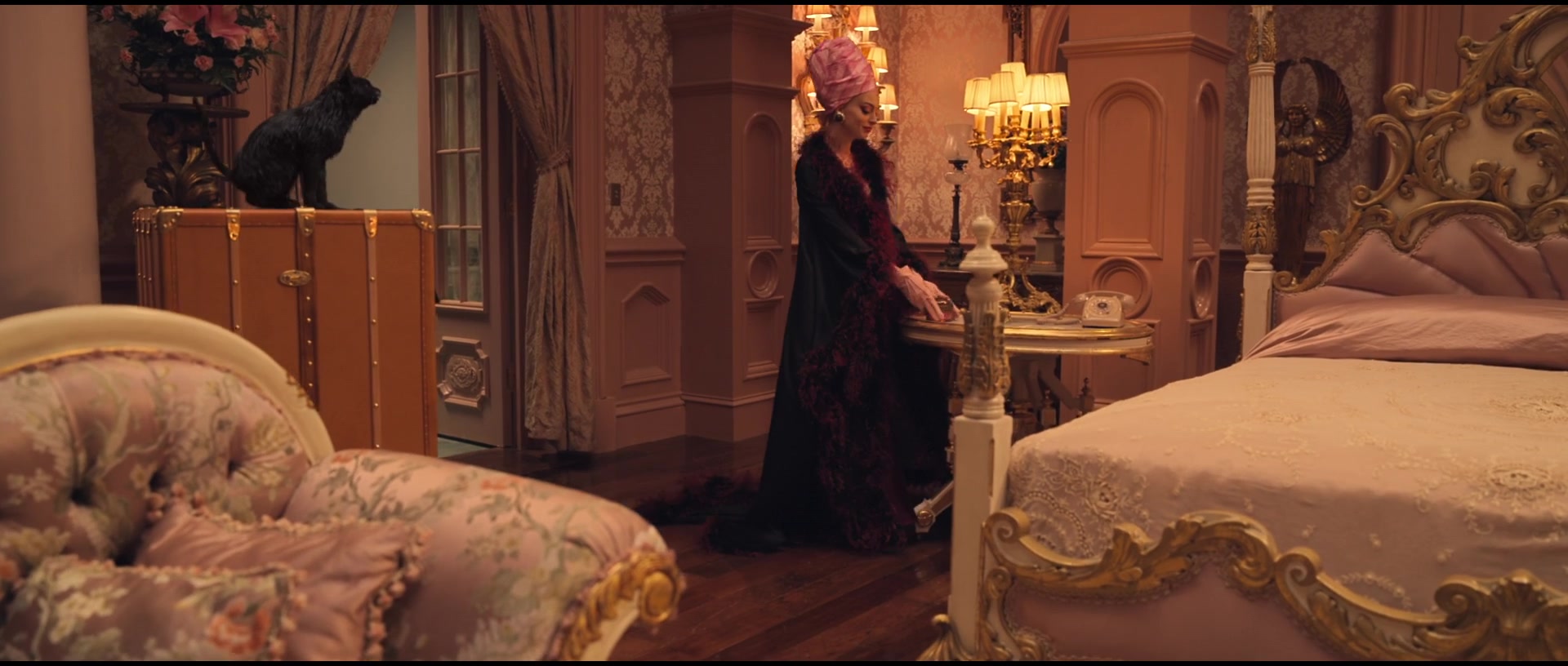 Screen Captures - 0083 - Anne Hathaway Fan Gallery